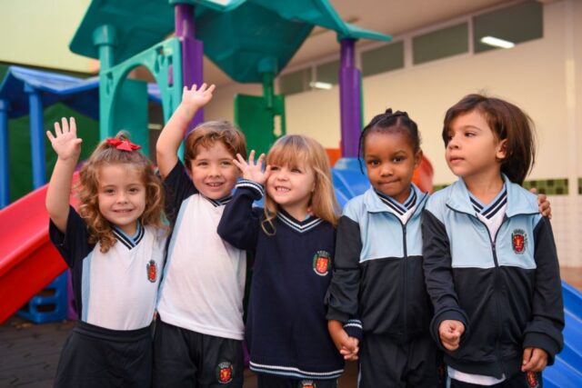 Cmeis E Escolas Da Rede Municipal Entregam Kit De Novos Uniformes